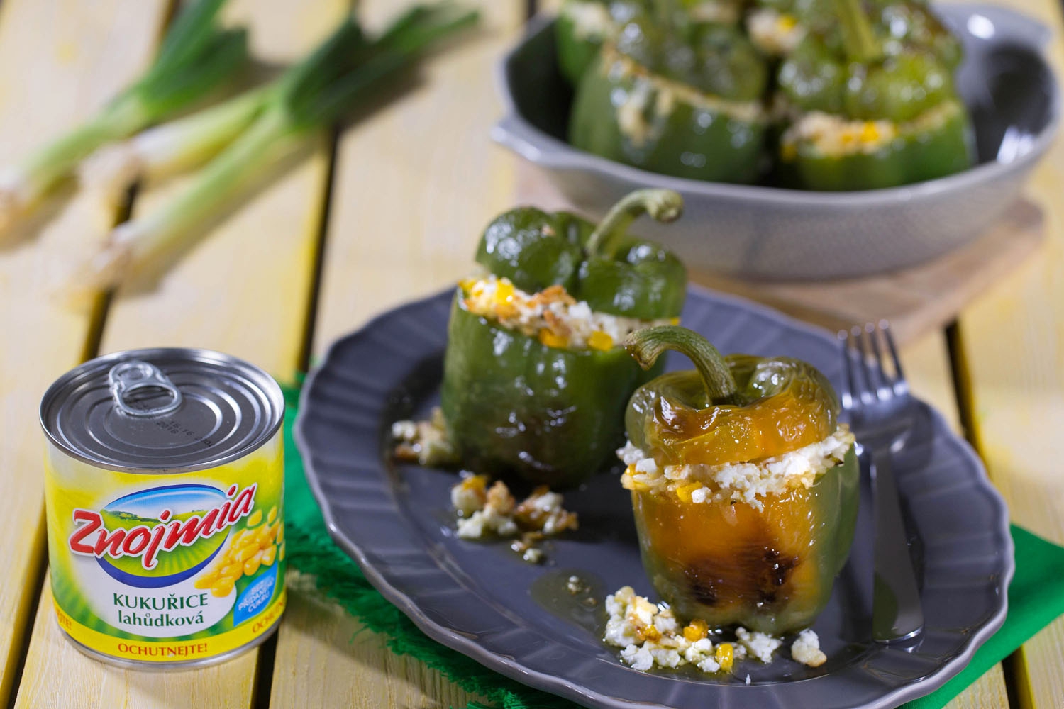 Recept: Zapečené zelené papriky s kukuřičným rizotem Recept: Zapečené zelené papriky s kukuřičným rizotem